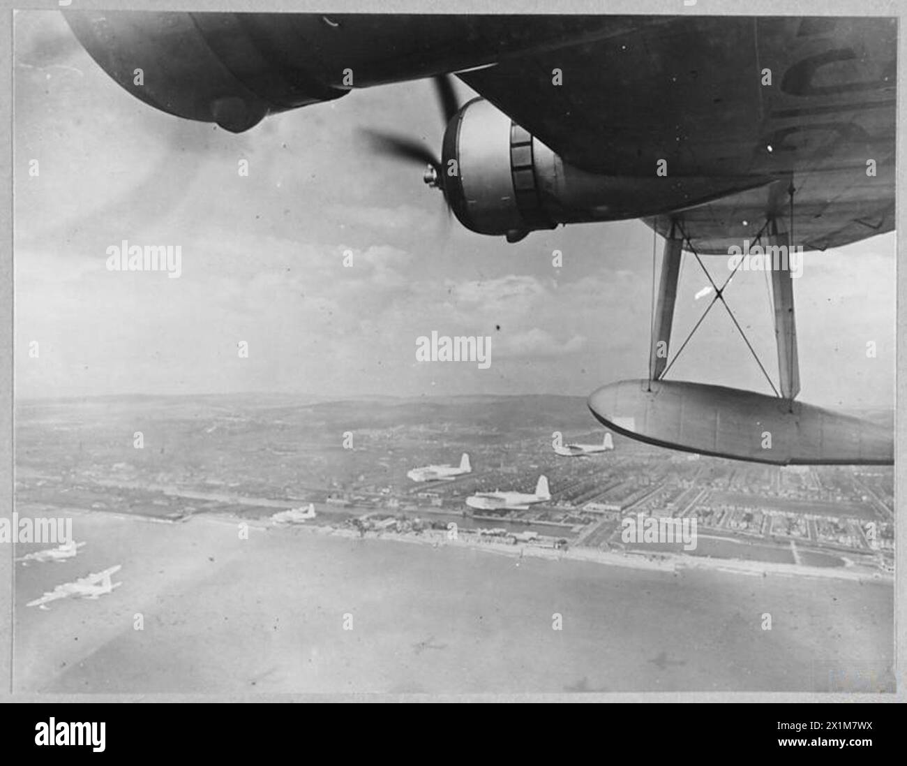Short distance aircraft hi-res stock photography and images - Alamy
