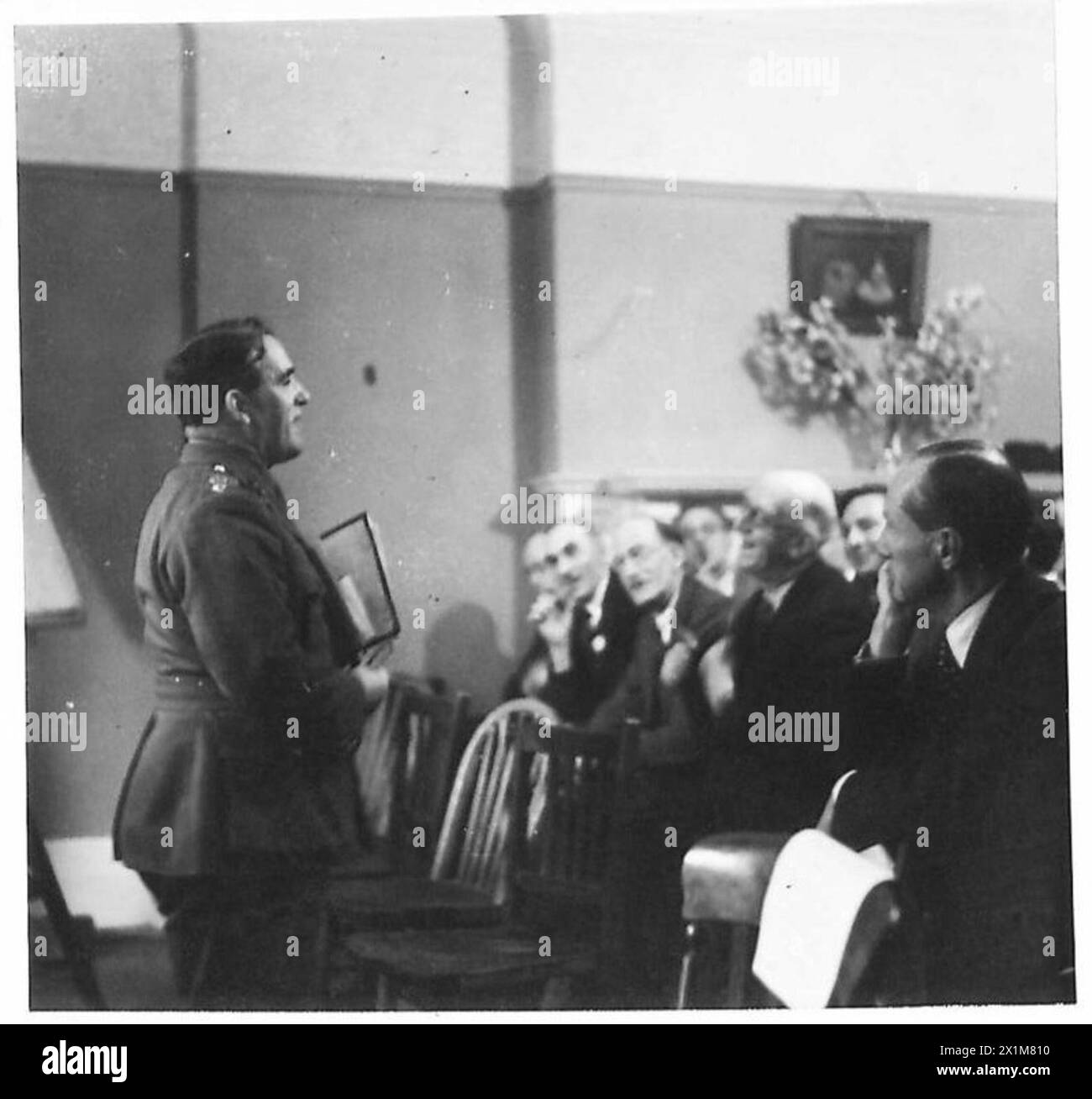 negative - Lt. Colonel J.V. McCormack addressing War Correspondents ...