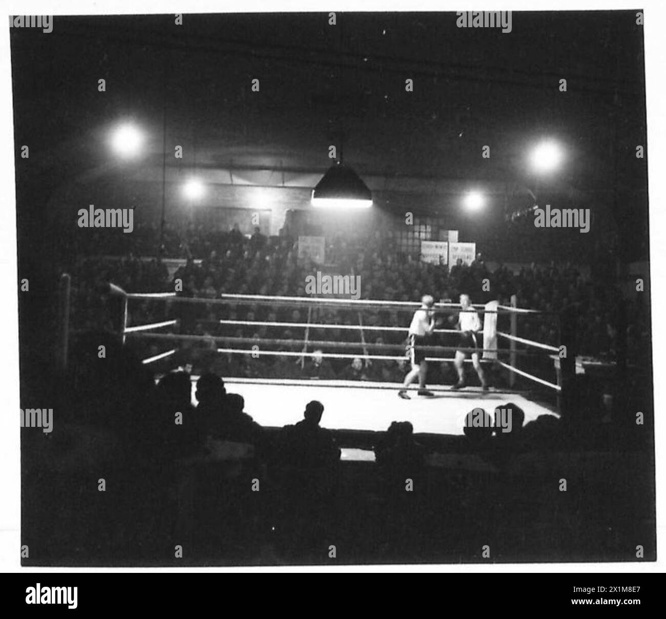 Crowded gym Black and White Stock Photos & Images - Alamy