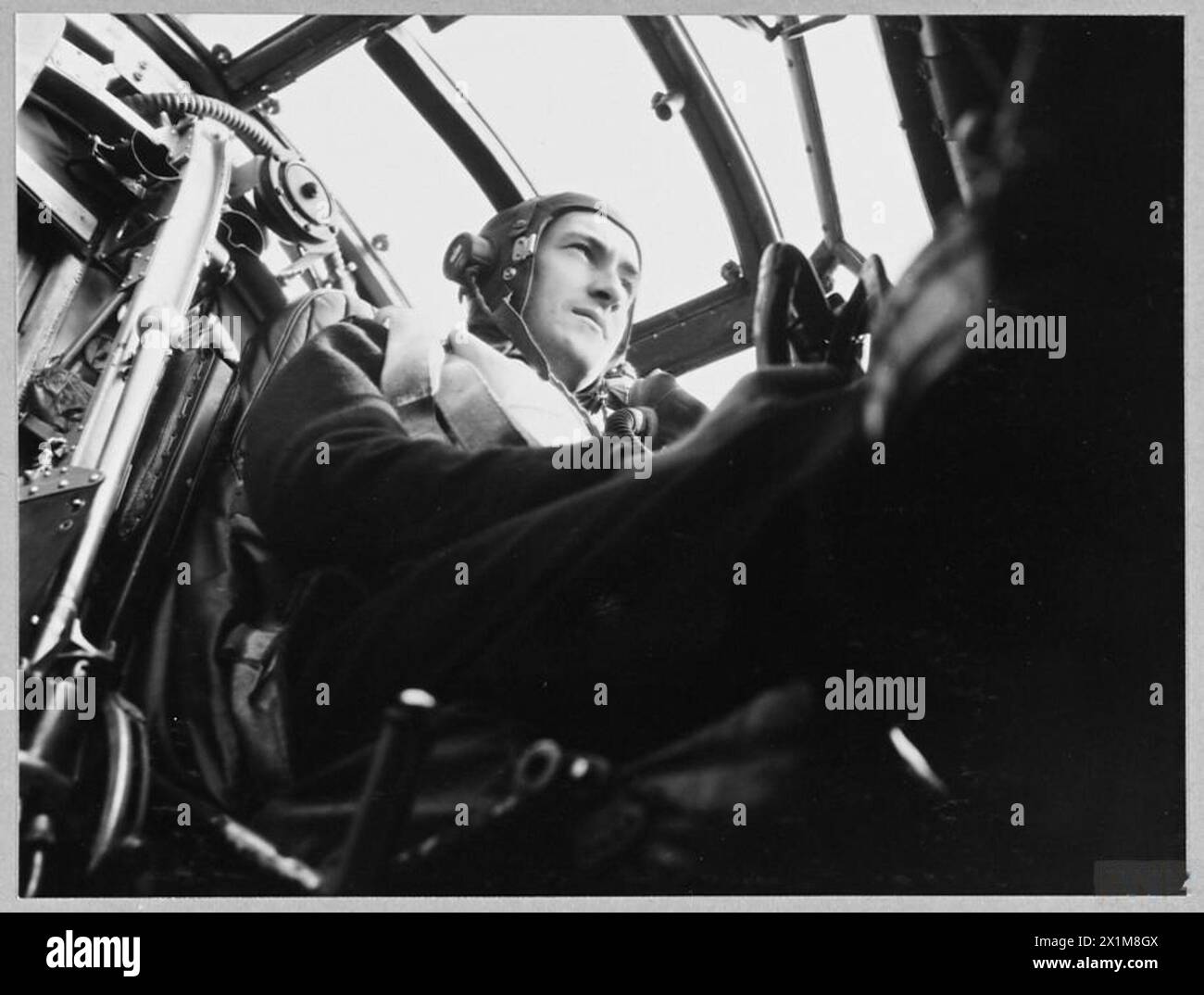 ALL AUSTRALIAN AIRCREW COMPLETES FIRST TOUR OF OPERATIONS - 11173 ...