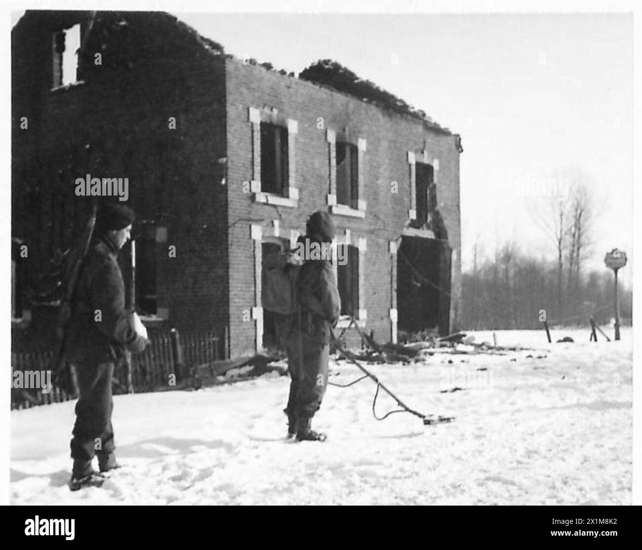 Mine detector crew hi-res stock photography and images - Alamy