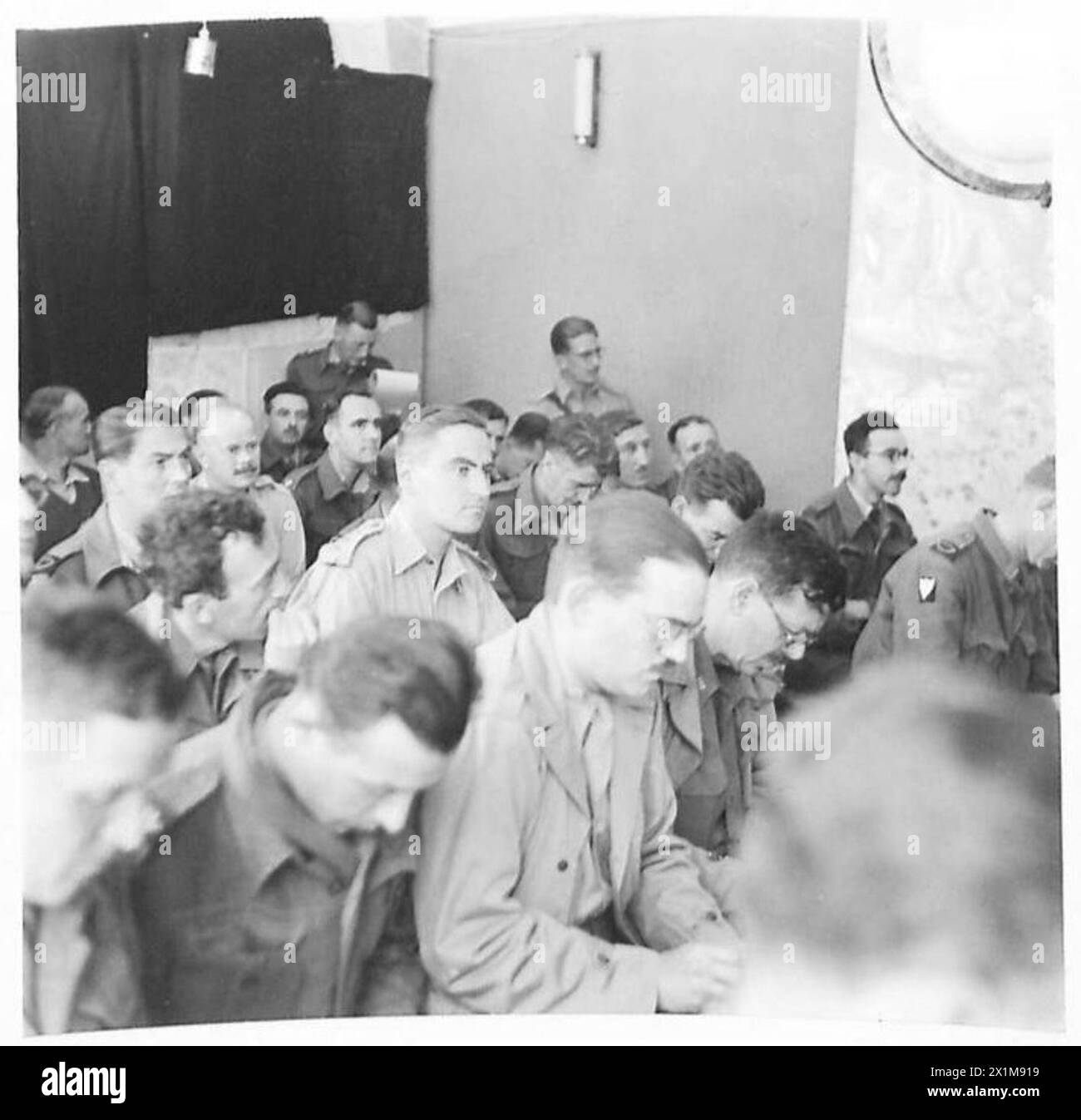 ITALY : GENERAL ALEXANDER HOLDS A PRESS CONFERENCE - War Correspondents ...