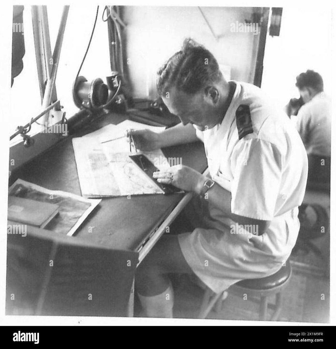 VENICE : U.S. BLIMP ASSISTS MINESWEEPERS - Lieut. J.A. Bunting acts as ...