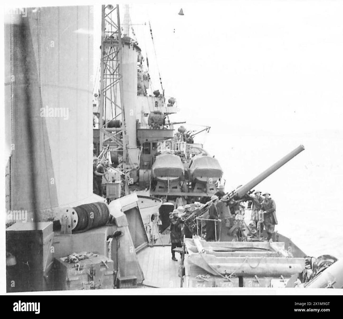 BRITISH TROOPS ON WAY AND ARRIVAL AT CRETE - Watchful anti-aircraft gun ...