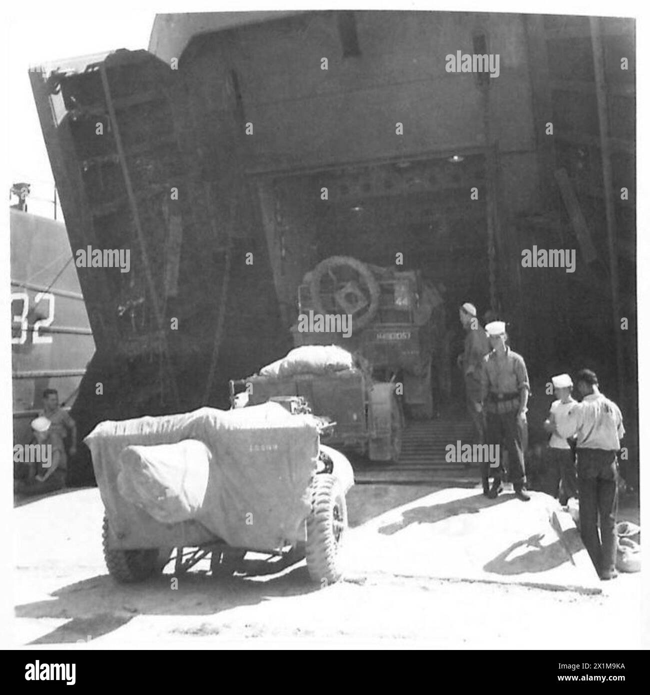 INVASION OF ITALY : NAPLES AREA FIFTH ARMY LANDS IN SALERNO BAY - 25 ...