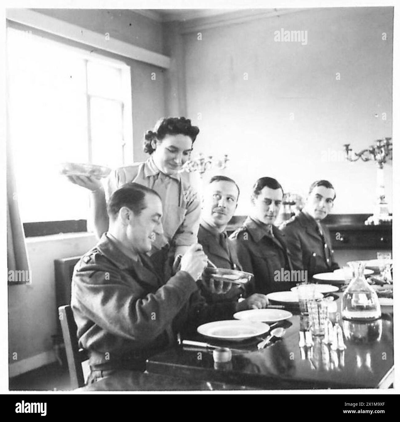 ATS AT AN RAOC DEPOT - An ATS Orderley waiting in an Officers' Mess ...