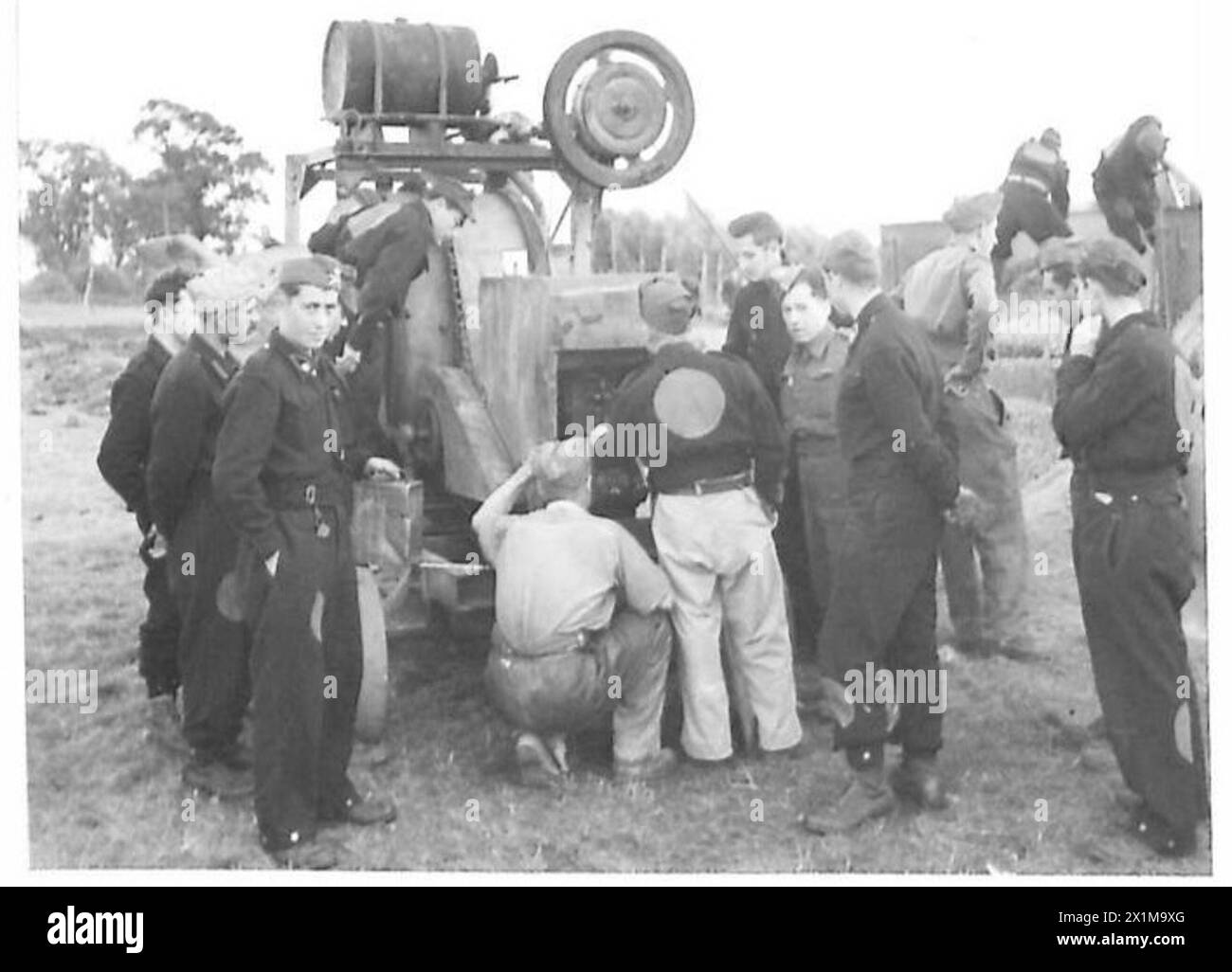 ITALIAN PRISONER OF WAR CAMP - Italian prisoners becoming familiar with ...