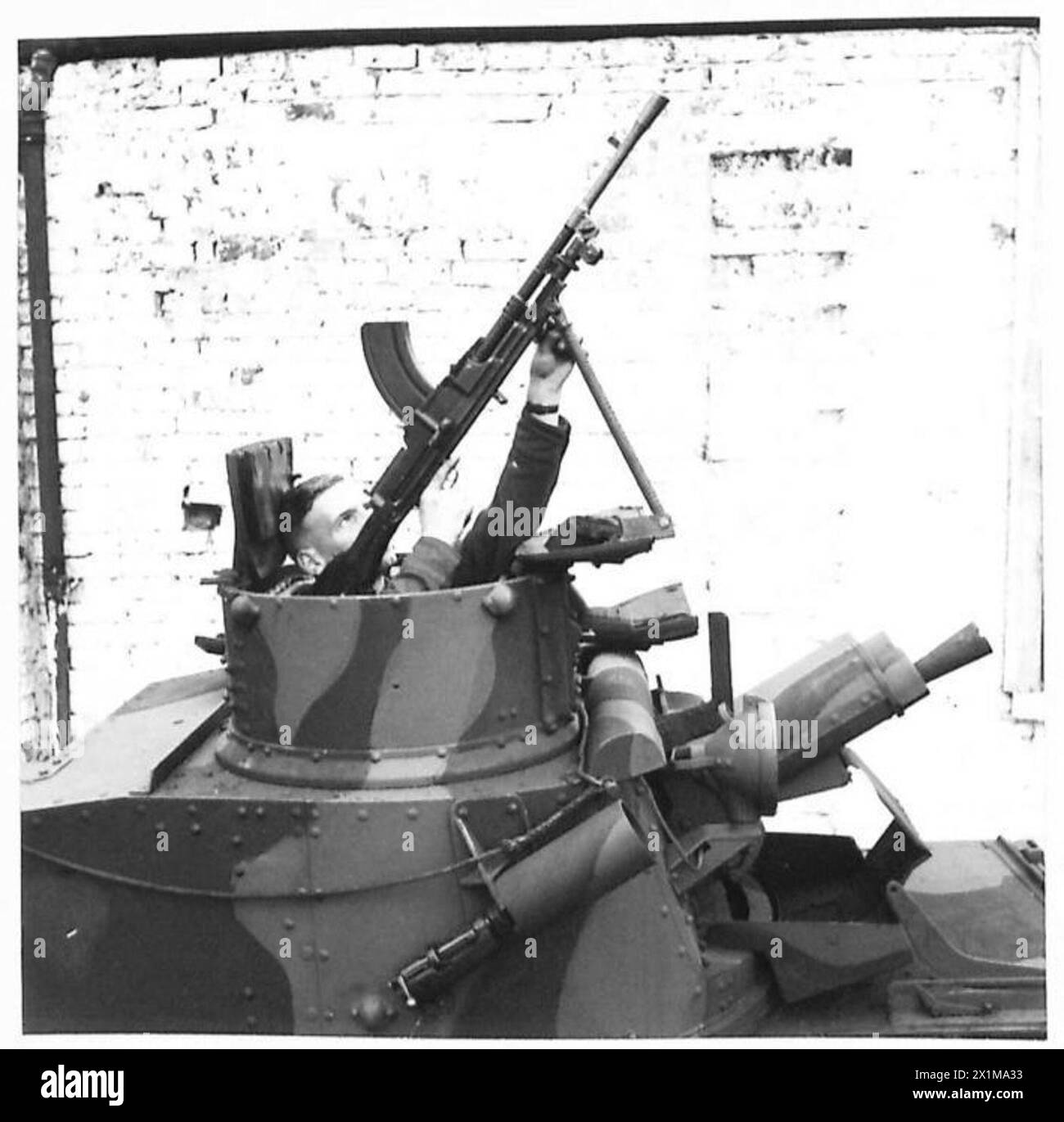BREN A.A. MOUNTING FOR MARK 6 B LIGHT TANK - Firing position - elevated ...