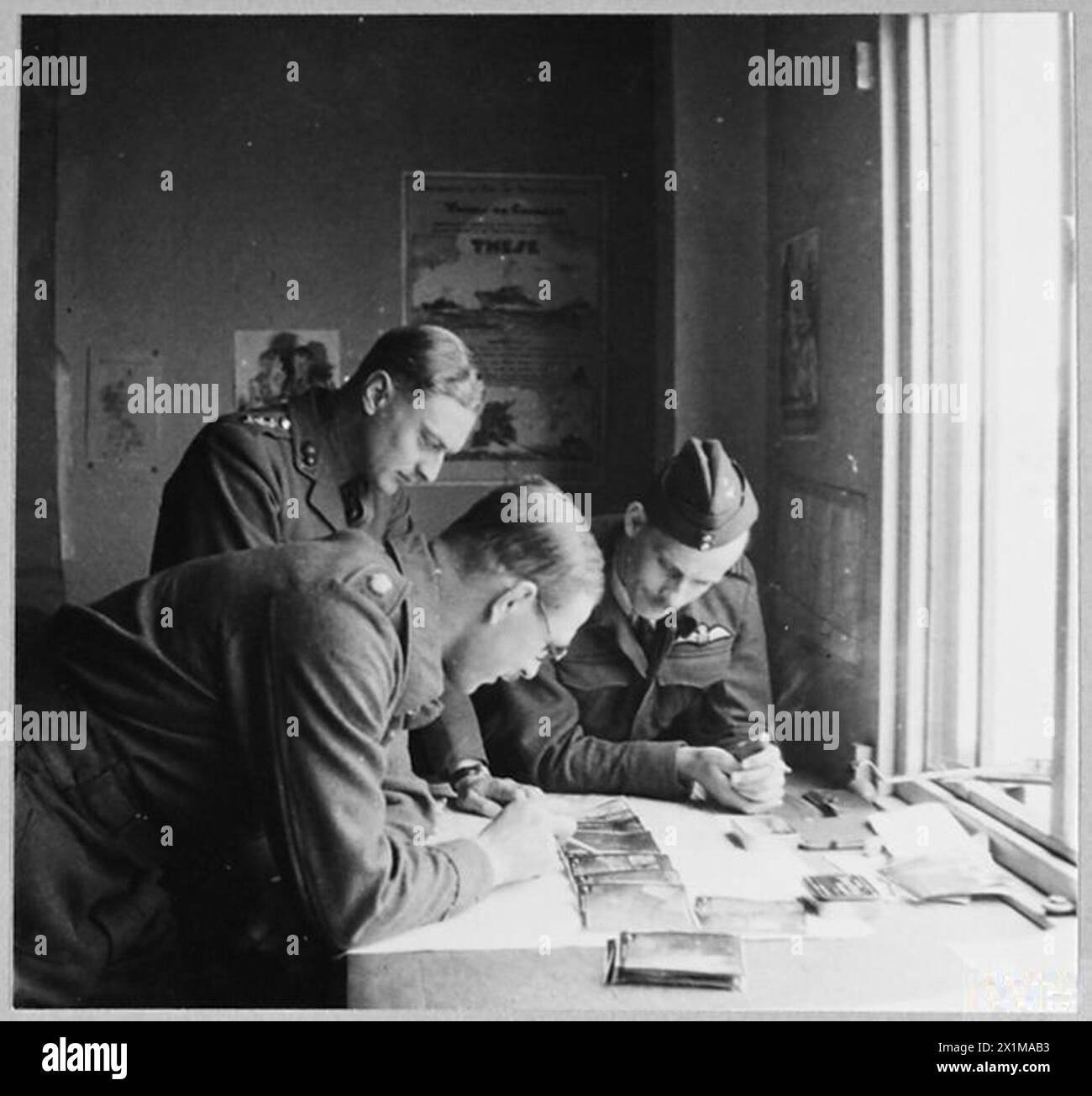 Photographs of army officers hi-res stock photography and images - Alamy