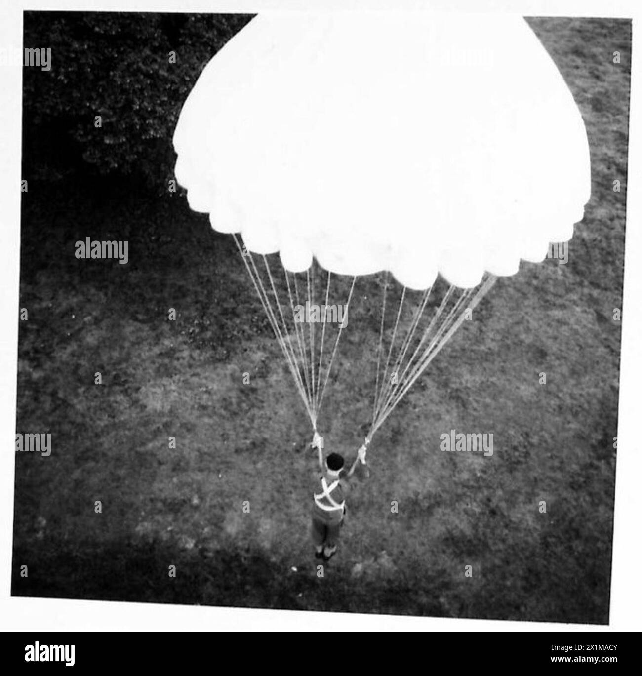 Paratrooper 1944 training Black and White Stock Photos & Images - Alamy