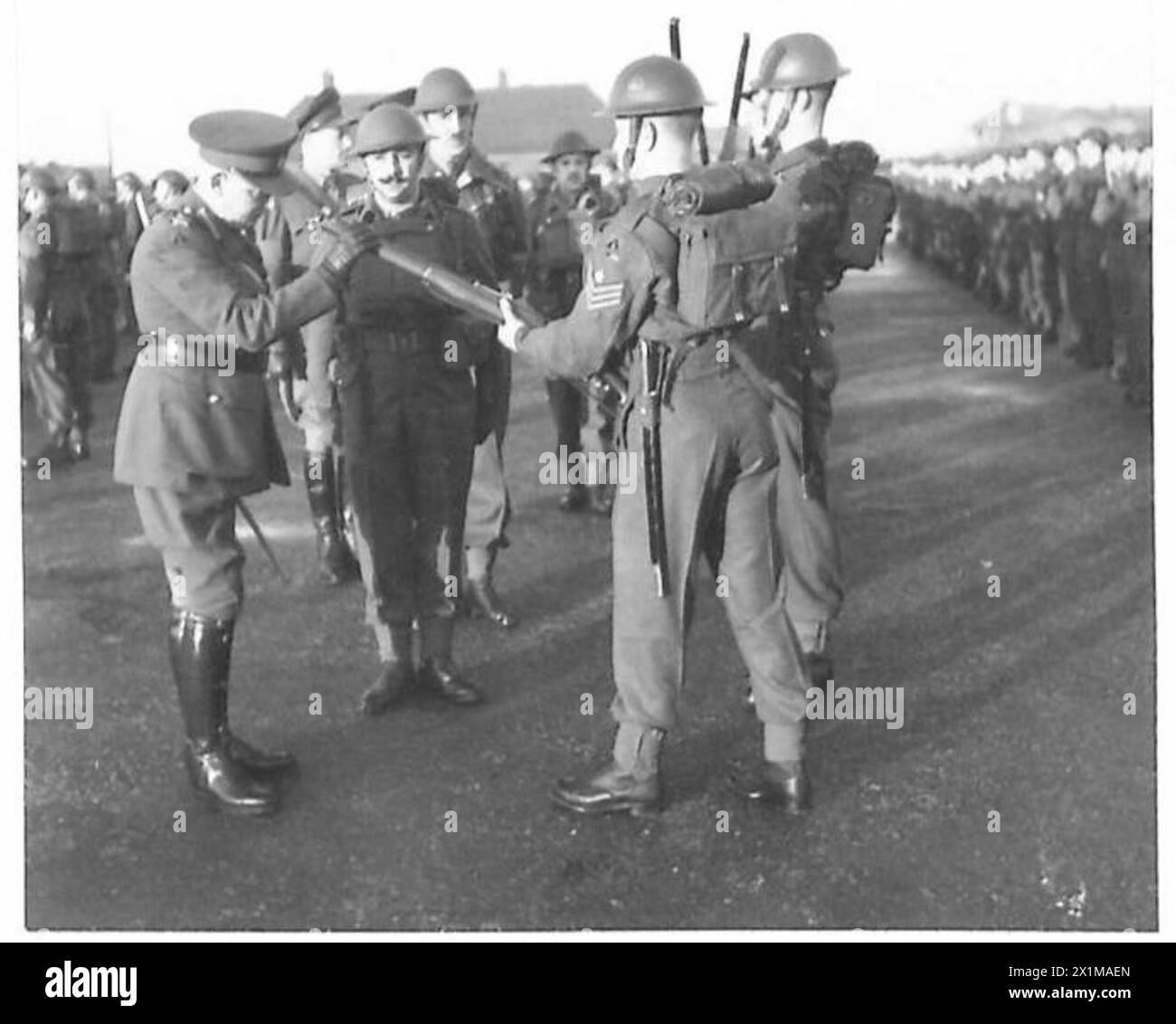 A general inspects the rifles and equipment of a reconnaissance ...