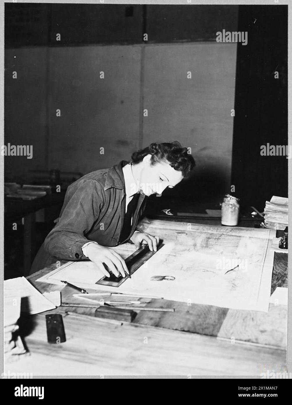 W.A.A.F. CHART THE SEAS FOR AIR/SEA RESCUE CREWS - 10323 Picture ...