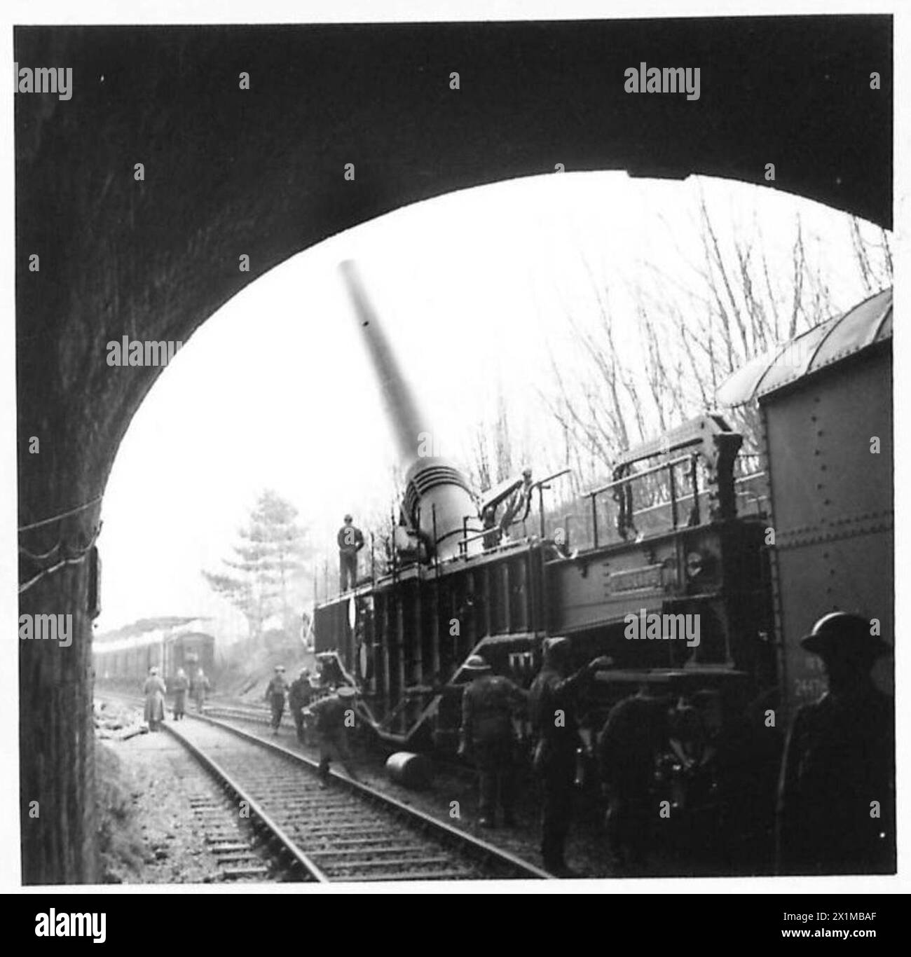 An 18-inch super heavy railway mounting gun, recognized as the world’s ...