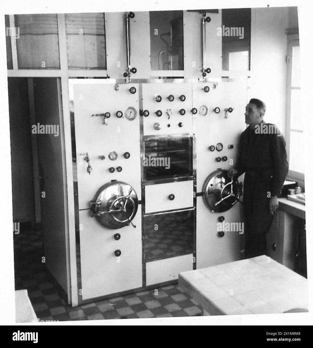 WITH THE ROYAL ENGINEERS IN NORTH AFRICA - Sapper Officer testing ...