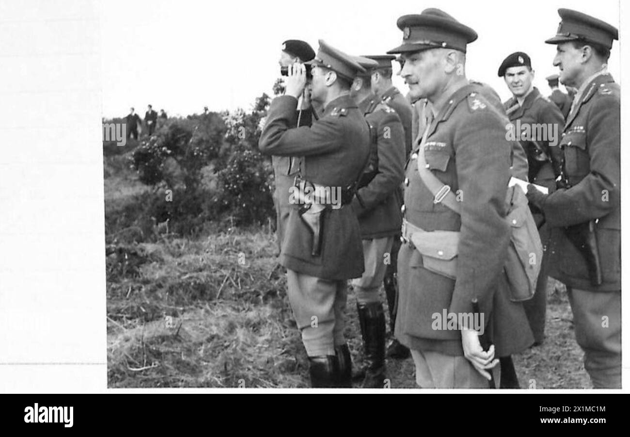 Military binoculars british army hi-res stock photography and images ...