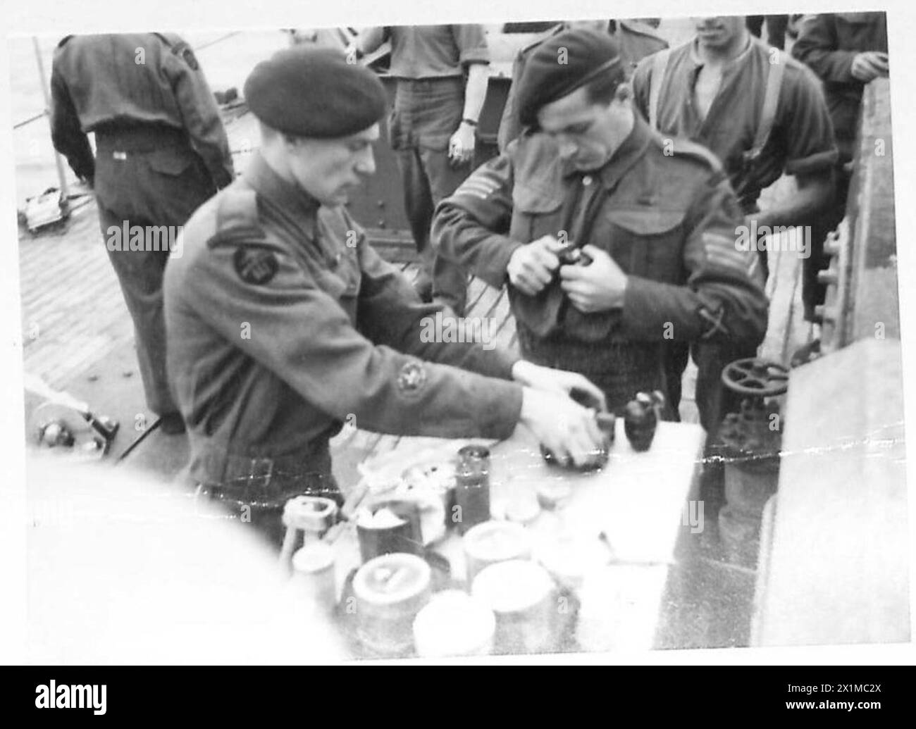 Commandos of No. 4 Commando, 1st Special Service Brigade, prepare ...