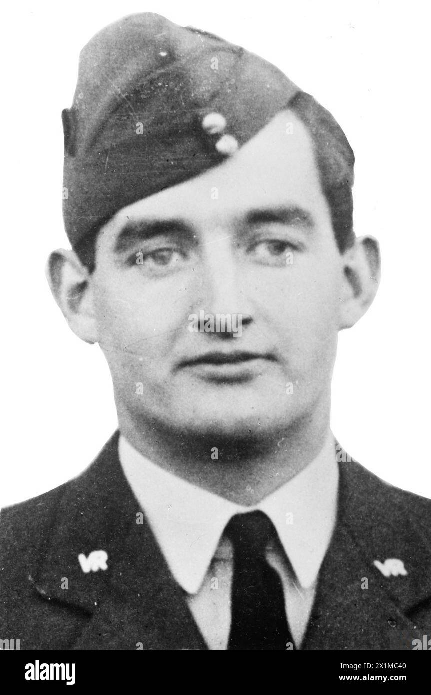 VICTORIA CROSS WINNERS: 1939-1945. - Portrait of Kenneth Campbell RAF ...