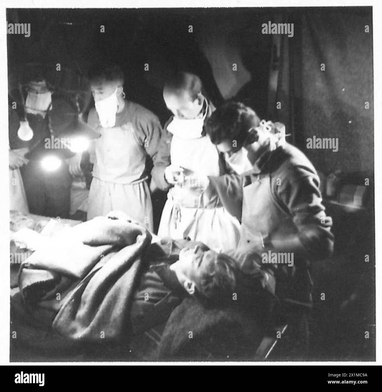 ITALY : FIFTH ARMYNURSES IN THE ANZIO BRIDGEHEAD - In the operating ...