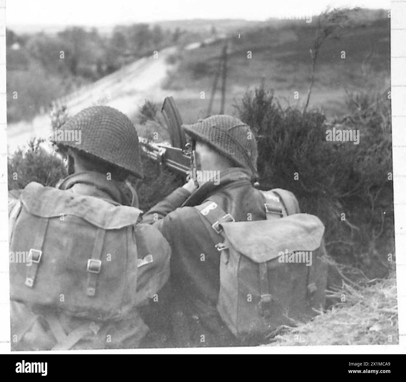 ACROSS THE ELBE - Men of the 1/5 Welsh Regiment in positions ...