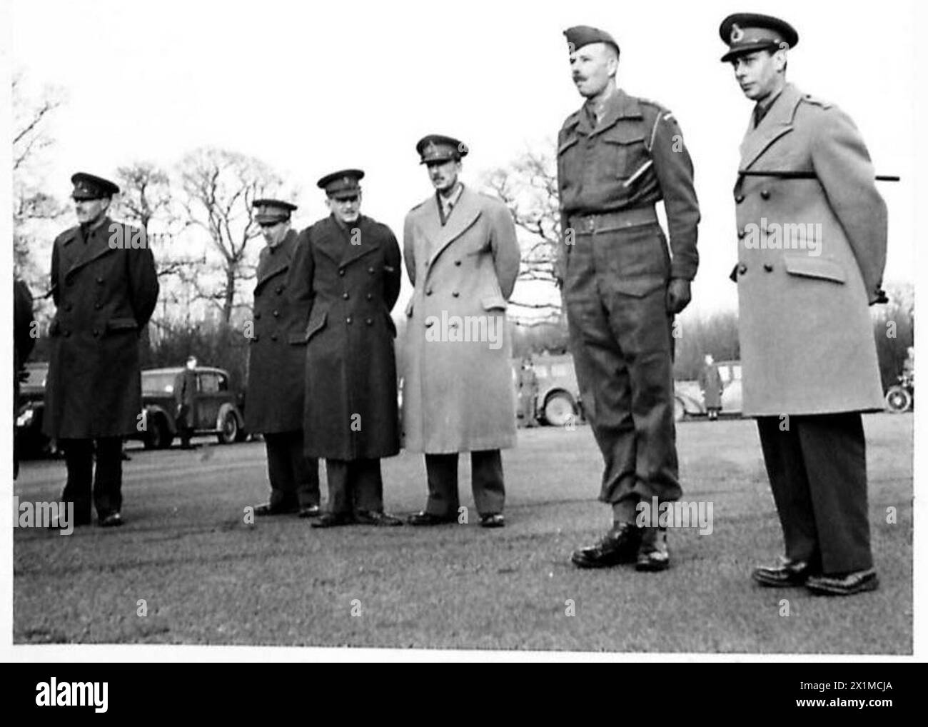 VISIT OF H.M. THE KING TO A PRE-OCTU IN S.E. COMMAND - His Majesty ...