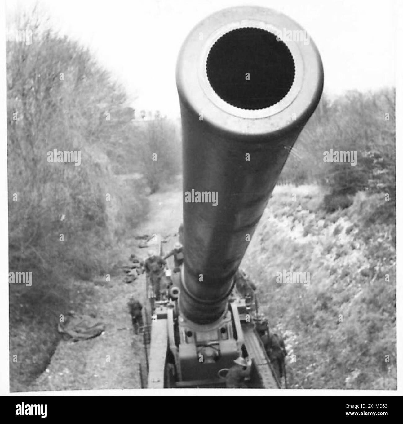 A VERY LARGE RAILING MOUNTING GUN - A view of the gun, British Army ...