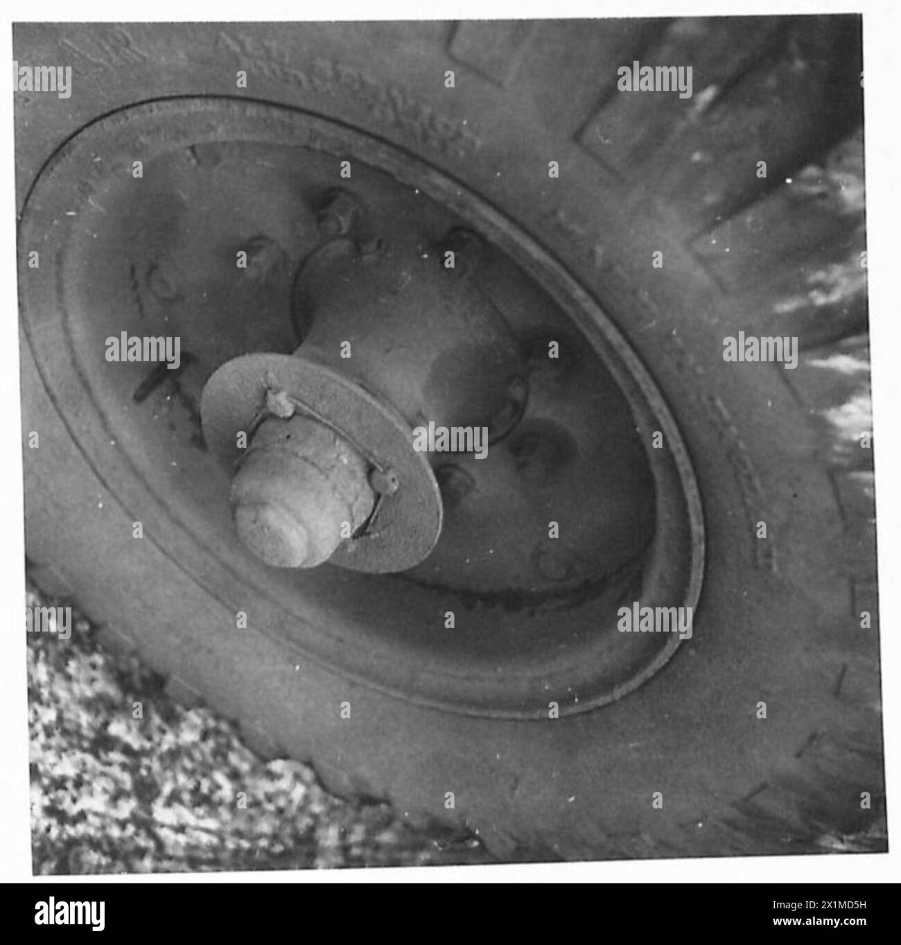 PHOTOGRAPHS OF VEHICLE LOADING TACKLE IN USE - Close-up of hub discs ...