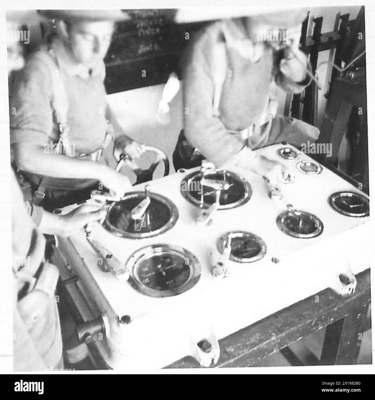 Field artillery soldiers fire Cut Out Stock Images & Pictures - Alamy