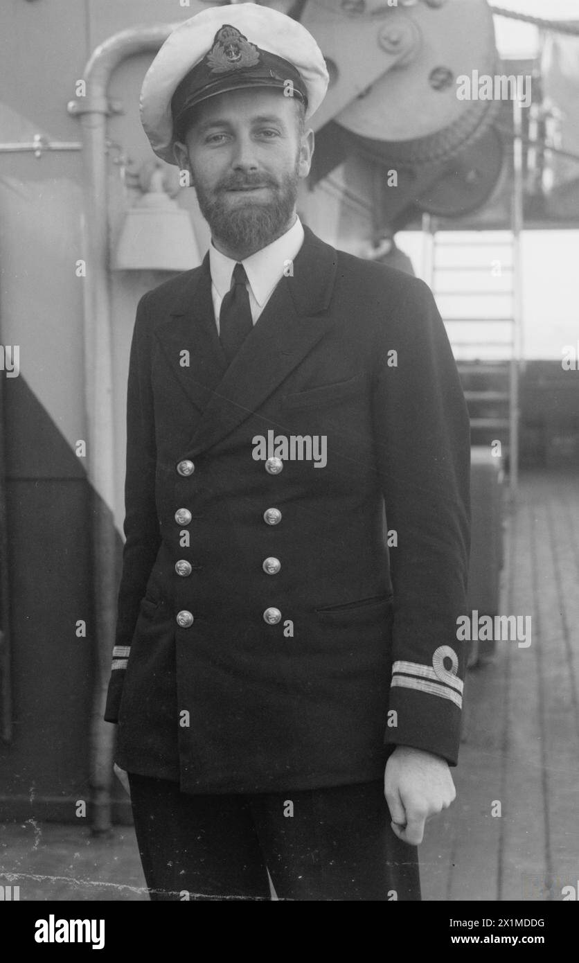 BRITISH SUBMARINES PERSONNEL - CAPTAINS AND OFFICERS AT ALEXANDRIA ...
