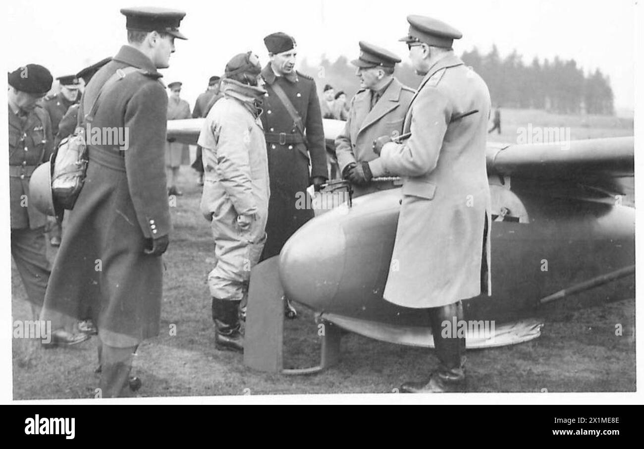 General Sir John Dill inspects British Army parachute troops and ...