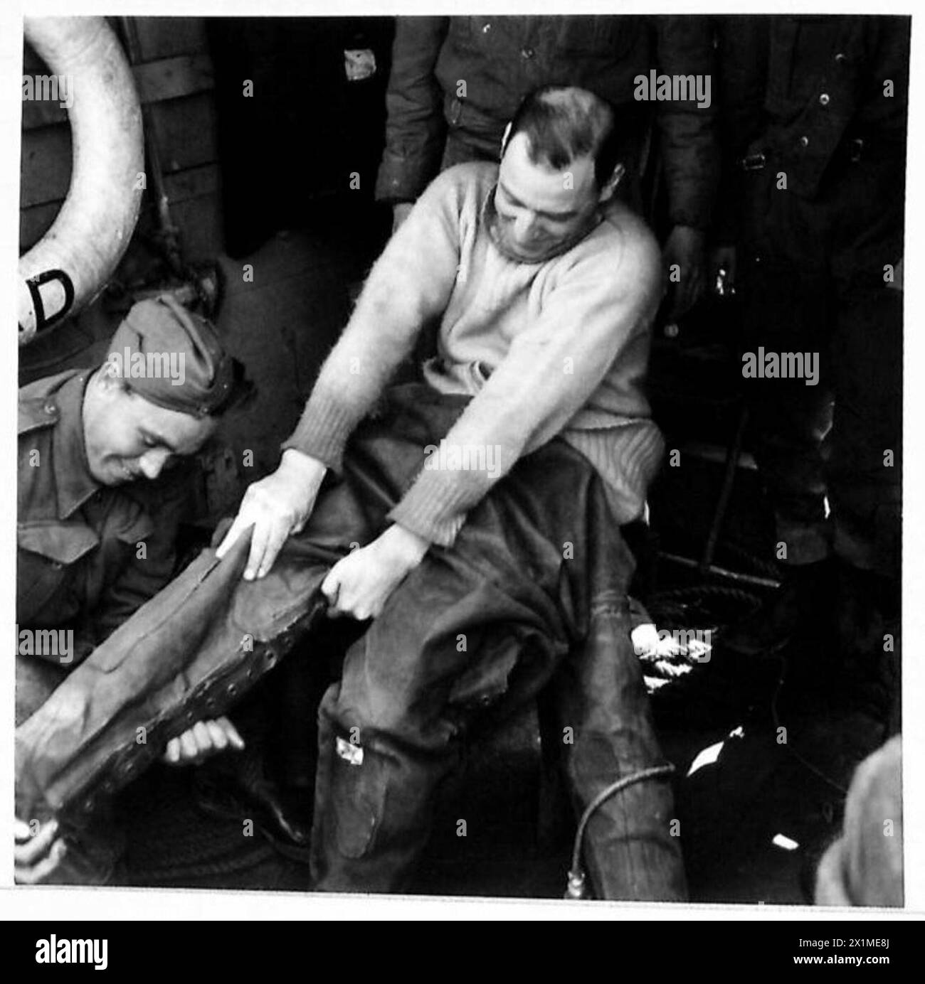 War correspondent recording hi-res stock photography and images - Alamy