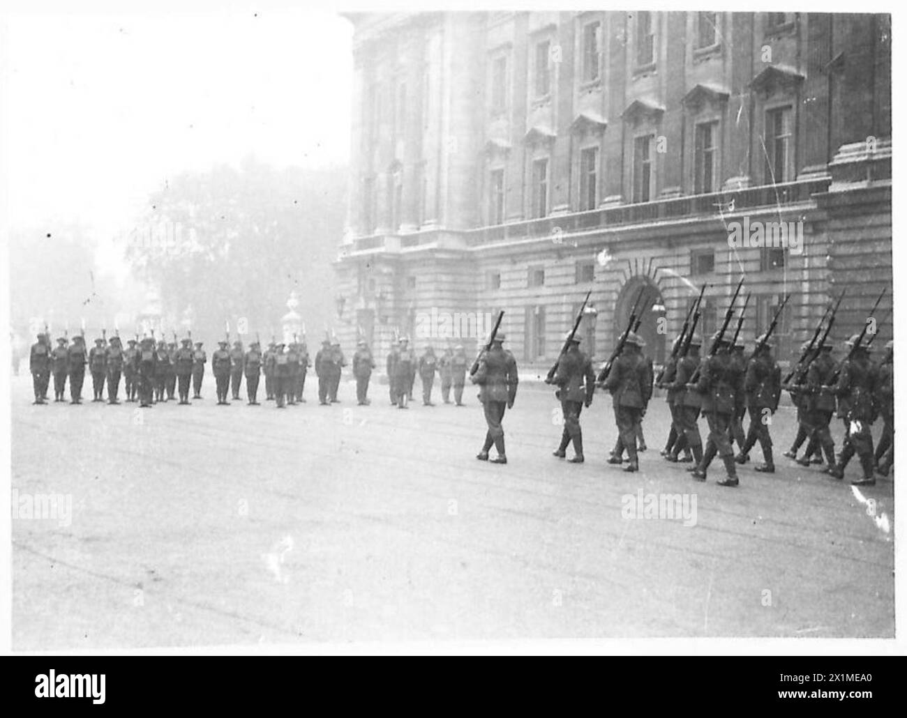 Buckingham palace guard performs hi-res stock photography and images ...