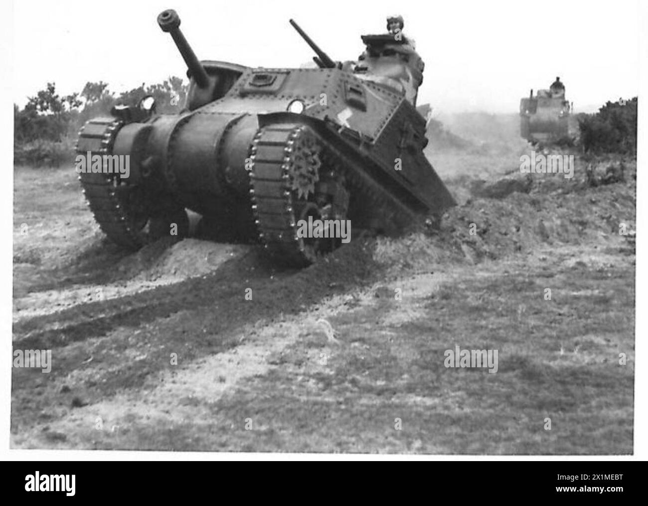 King and Queen observe American tanks during a demonstration in ...