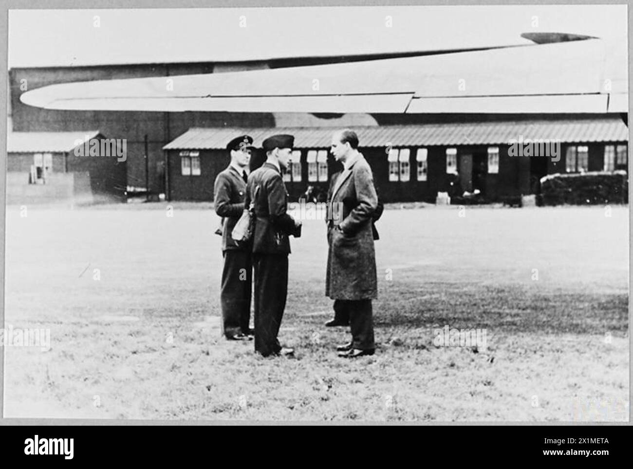 SECRETARY FOR AIR VISIT COASTAL COMMAND STATION - 3955 Sir Archibald ...