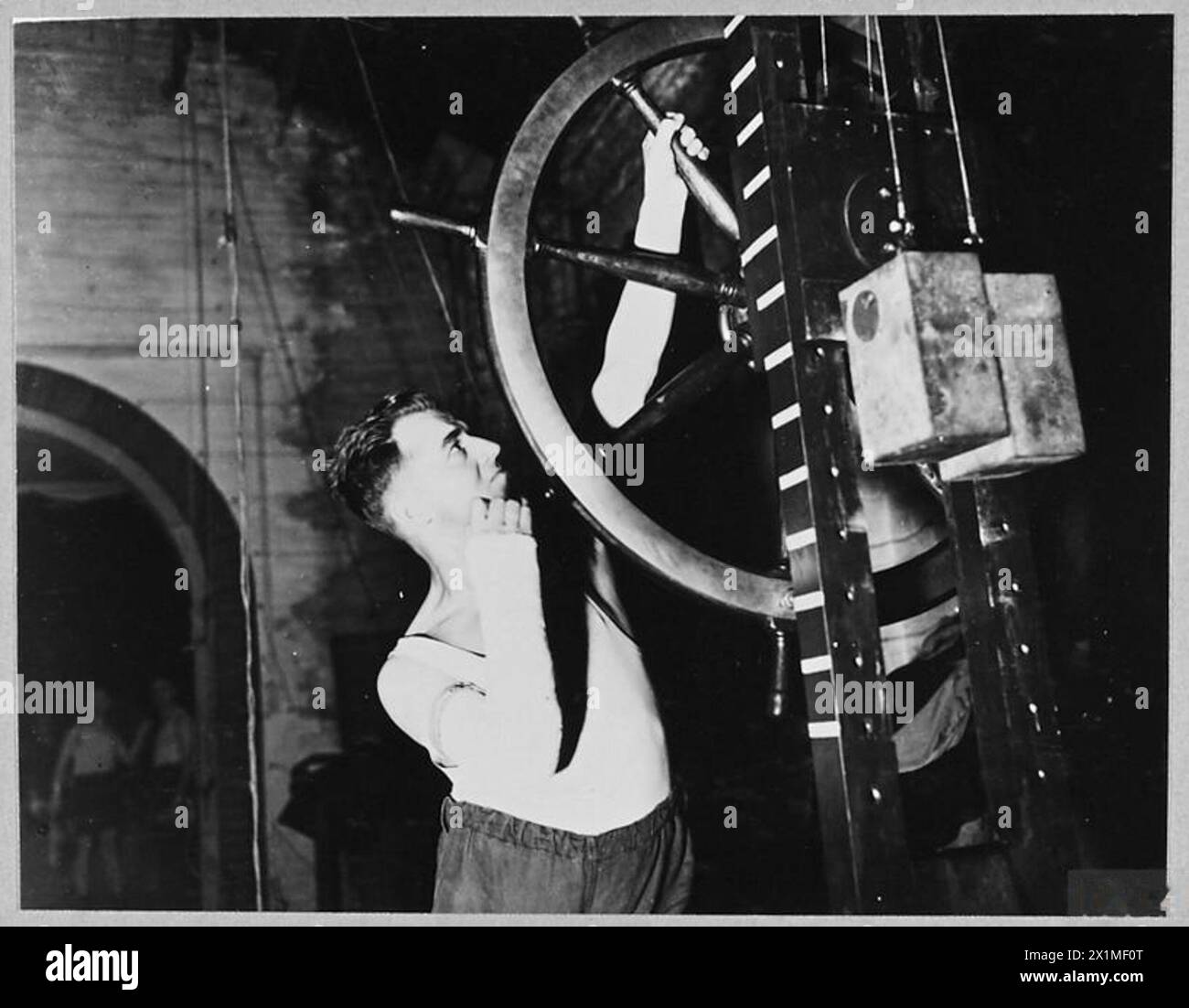 R.A.F. TREATMENT FOR FRACTURED LIMBS - 7912 (Picture issued 1943) This ...