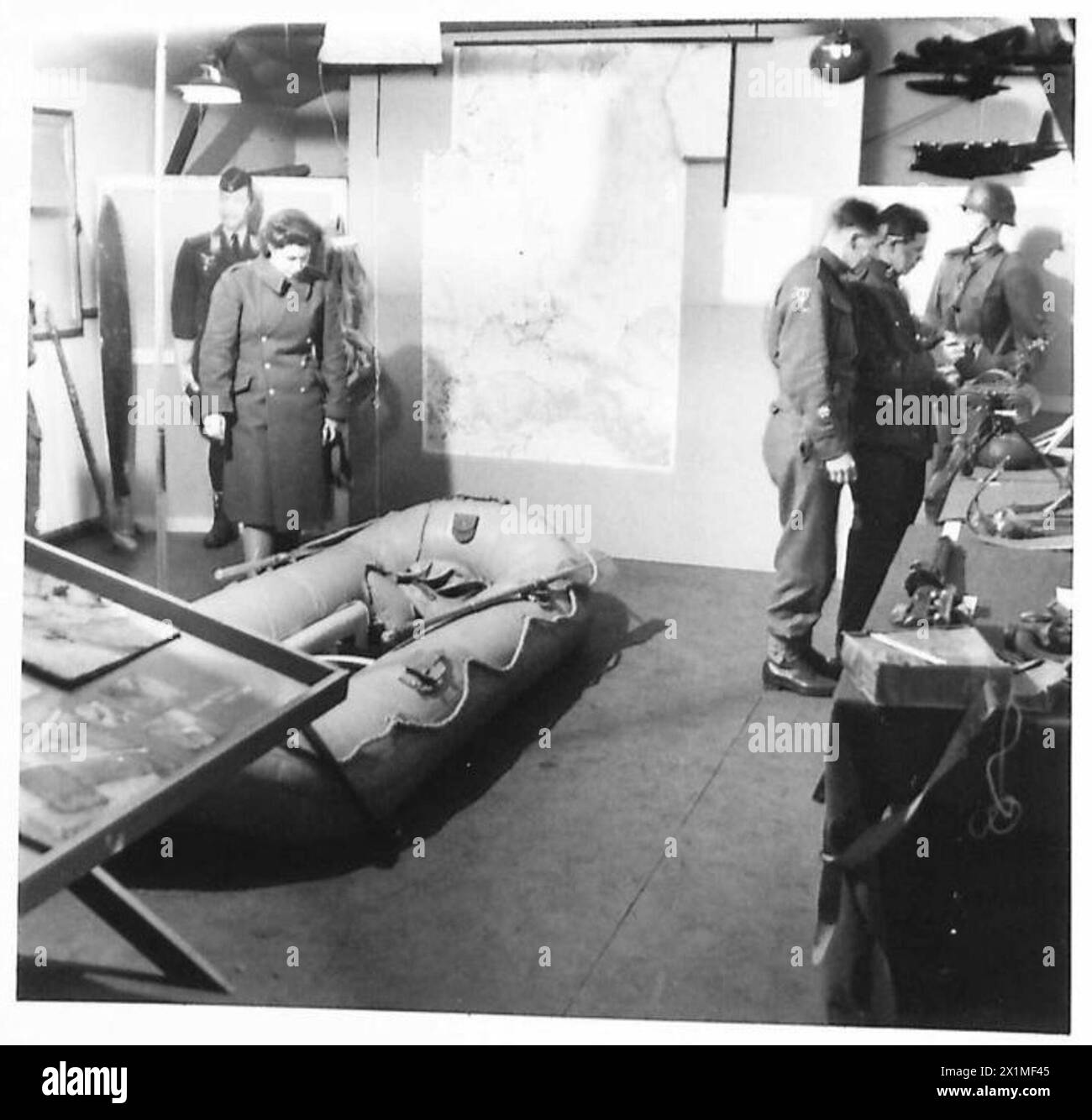 MOBILE INFORMATION BUREAU - "I" Branch mobile information room, layout ...