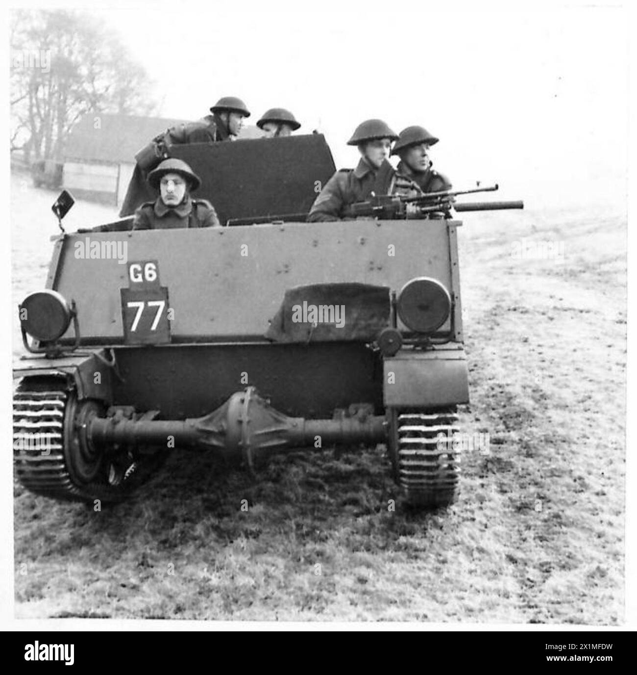 THE GUARDS ARMOURED DIVISION - An experimental self-propolled Lloyd ...