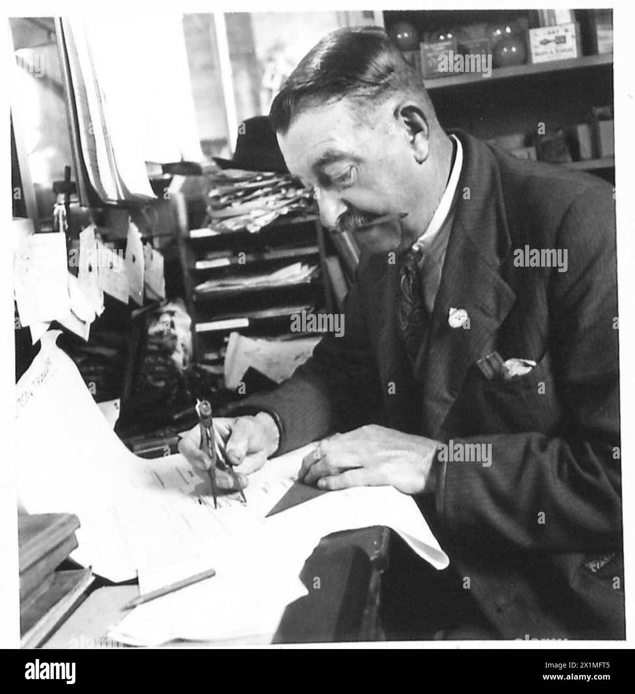 "OLD TIMERS" WORK IN REME WORKSHOPS - Mr. W.R. Farlet of Copnor ...