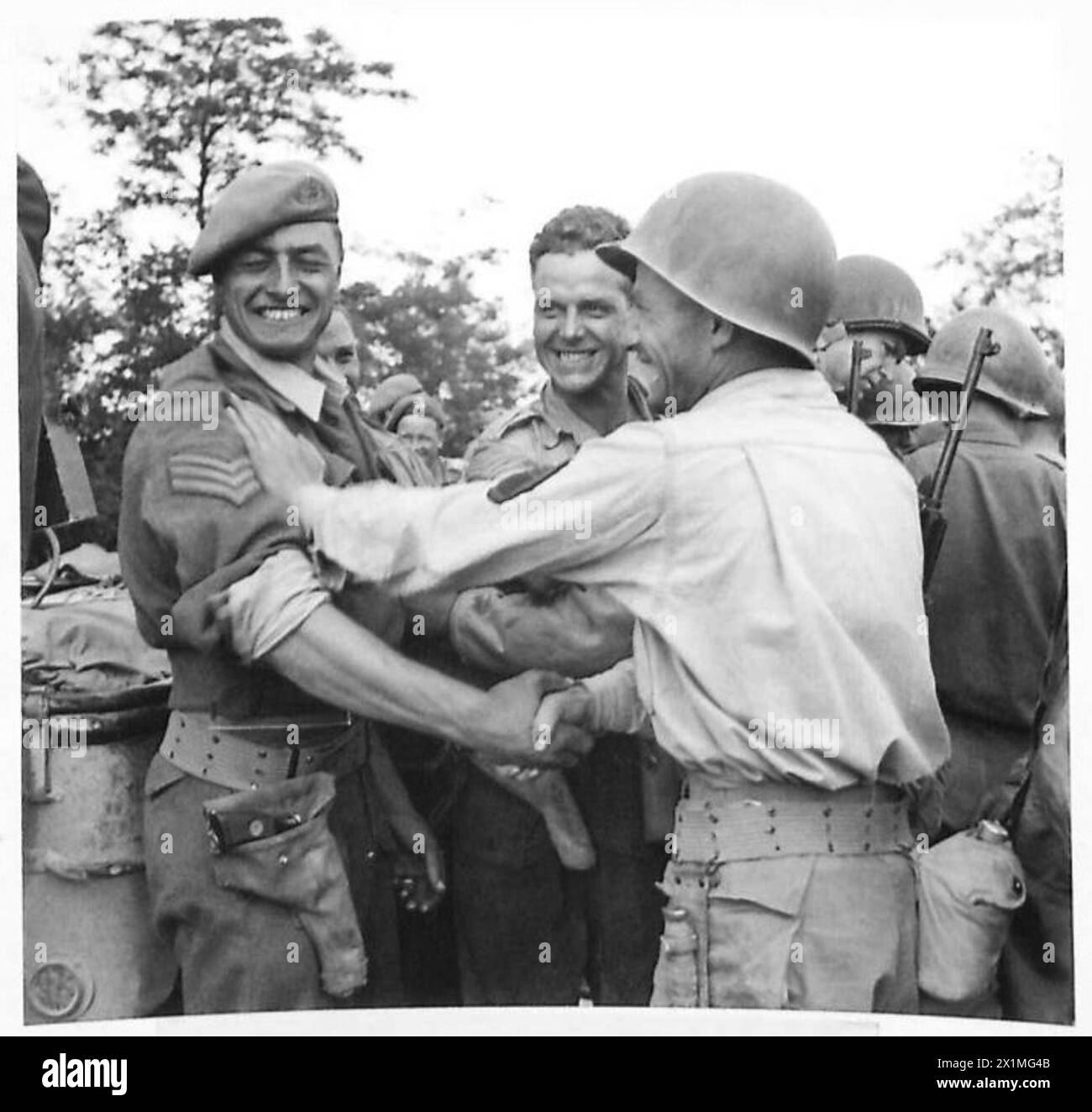 FIFTH ARMY JOINS WITH BRIDGEHEAD FORCES - Sgt. W. Cumber, MM of 29 Lee ...