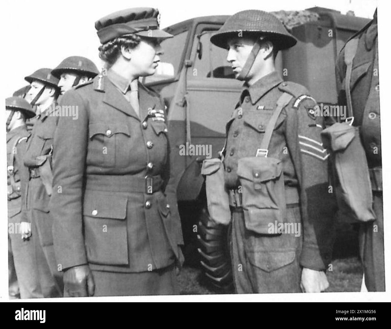 HRH PRINCESS ROYAL VISITS GUARDS SIGNALS UNIT - Wireless vehicles and ...