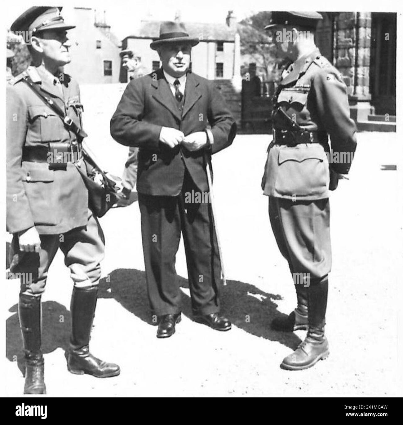 COMMANDER-IN-CHIEF HOME FORCES INSPECTS ORKNEY AND SHETLAND DEFENCES ...