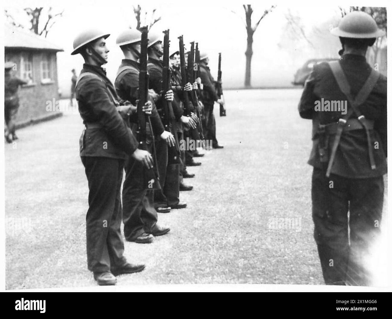 INFANTRY TRAINING AT CHICHESTER - Rifle drill, British Army Stock Photo ...