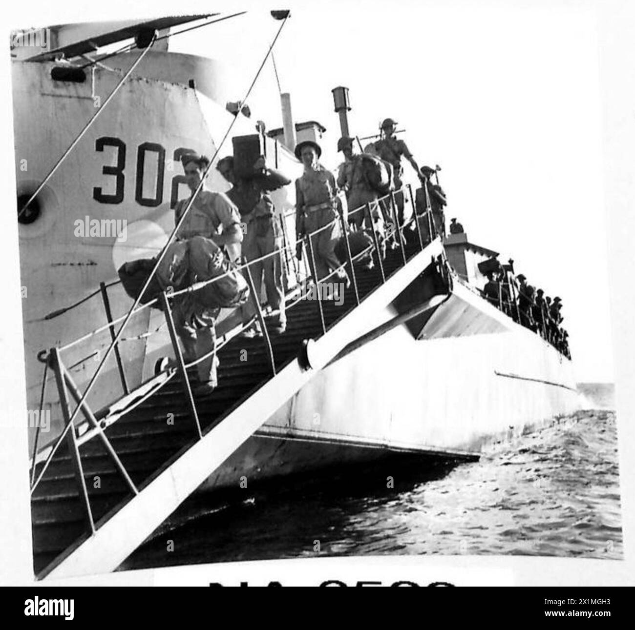 British Army troops are seen leaving a Landing Craft Infantry (L.C.I ...