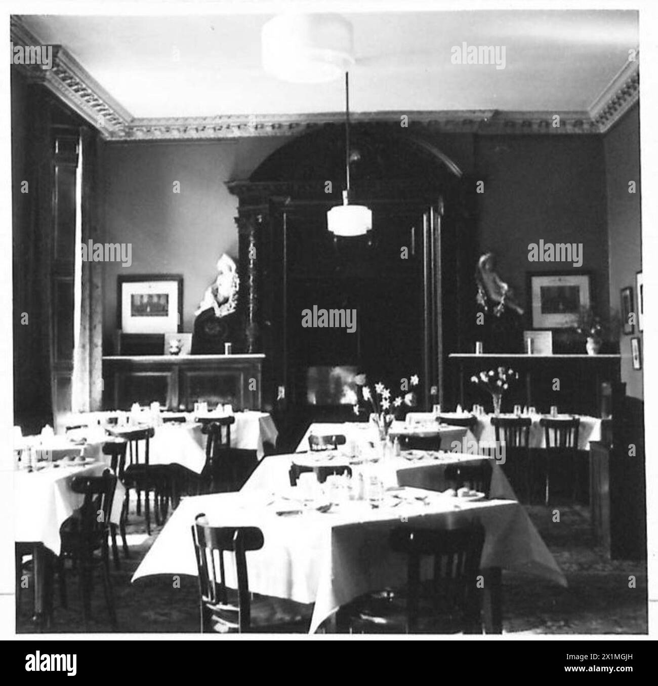 Part dining room in Black and White Stock Photos & Images - Alamy
