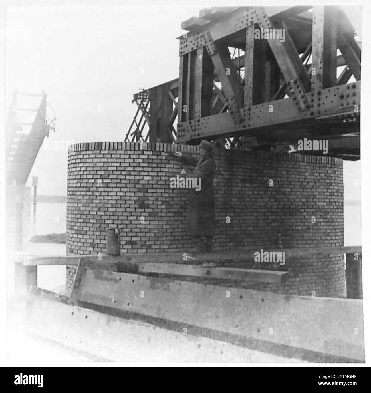 RE-BRIDGING THE PO RIVER - A German bricklayer painting a new bridge ...