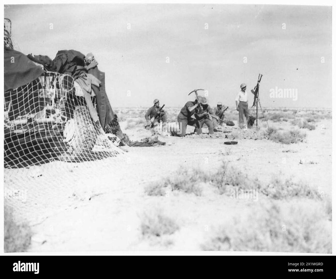 Men of a British Infantry Regiment prepare defensive lines in the ...
