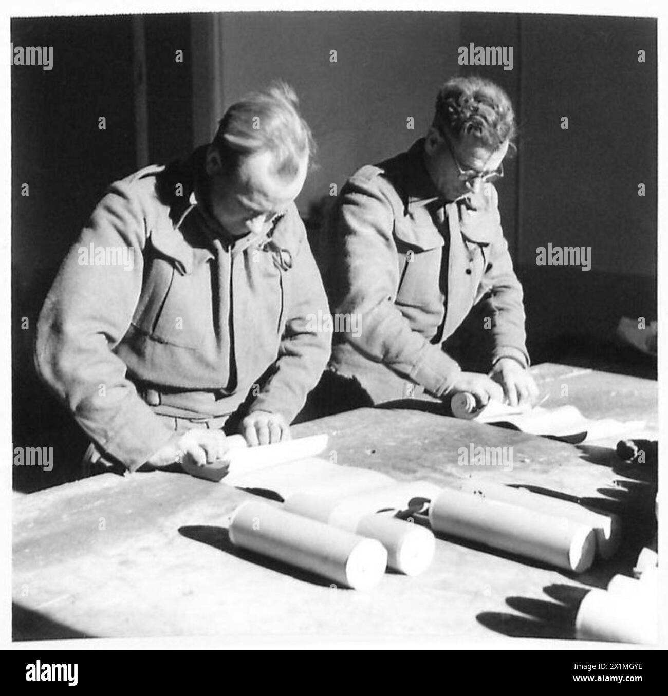 ITALY : FIFTH ARMYLEAFLETS FOR THE ENEMY - Making rolls of leaflets to ...