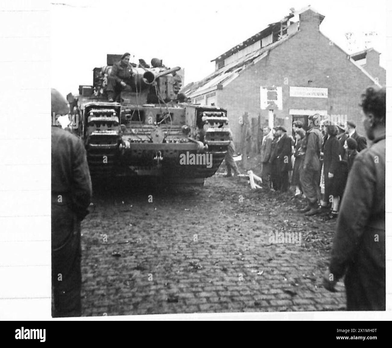 Bridge laying tank hi-res stock photography and images - Alamy
