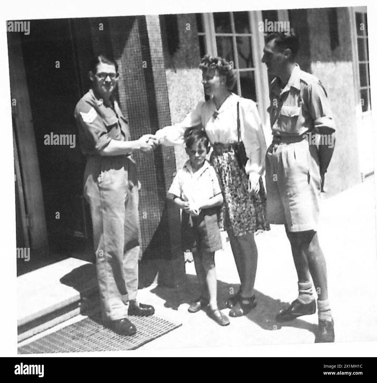 ILFORD FAMILY'S ADRIATIC HOLIDAY - Gdsmn. G. Challice, his wife Alice ...