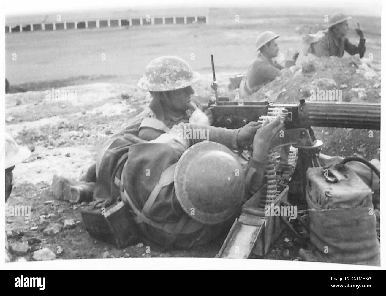 PICTURES TAKEN OUTSIDE DERNA - With a machine gun battalion. Pictures ...