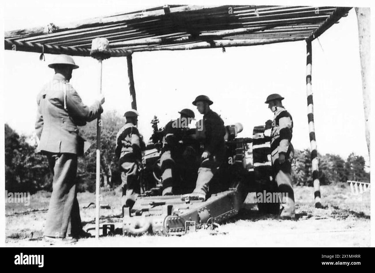 BIG GUNS OF BRITISH DEFENCE - Waiting for orders. Gunnery practice ...
